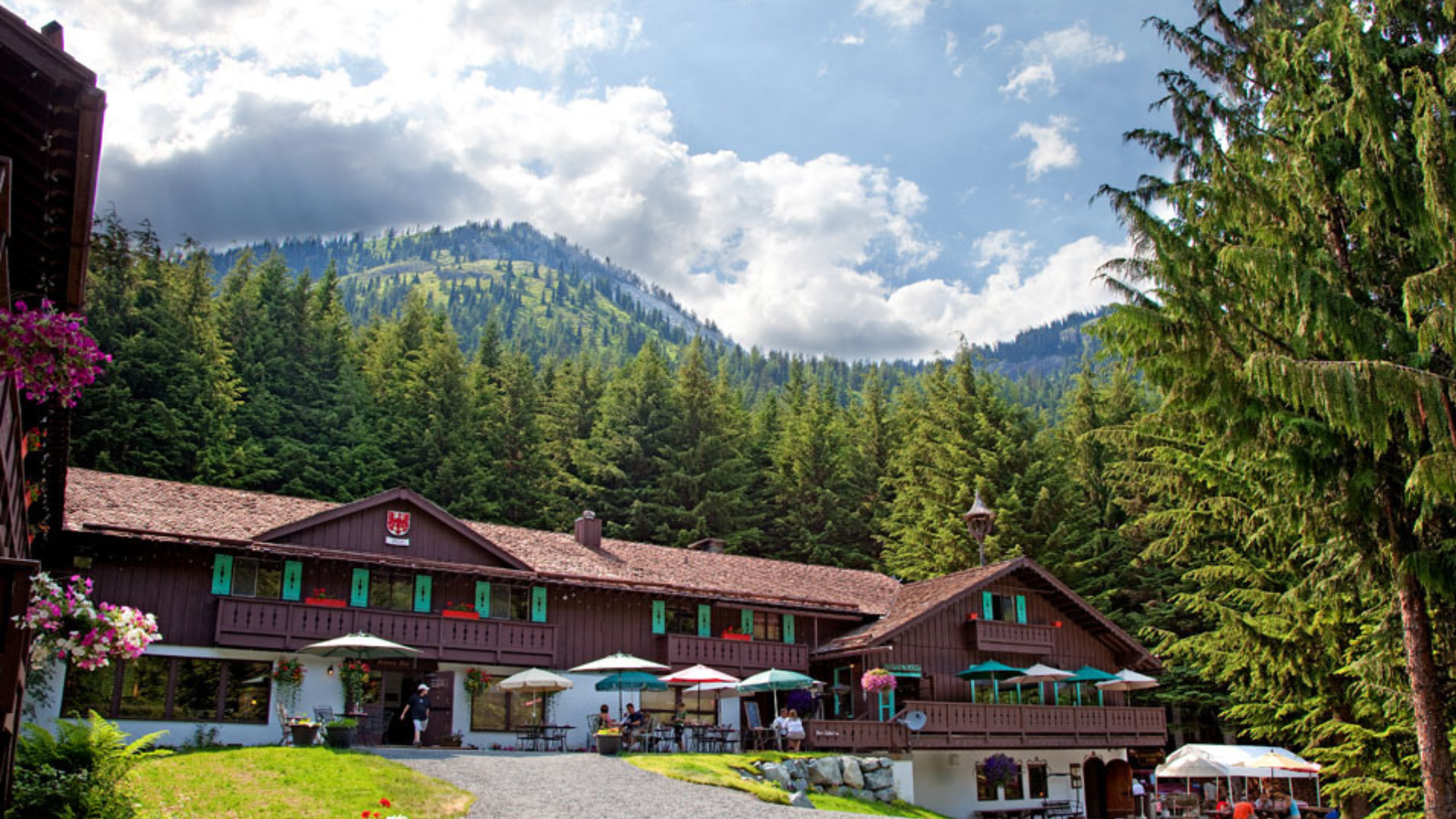 Accommodations | Crystal Mountain Hotels | Alpine Escape