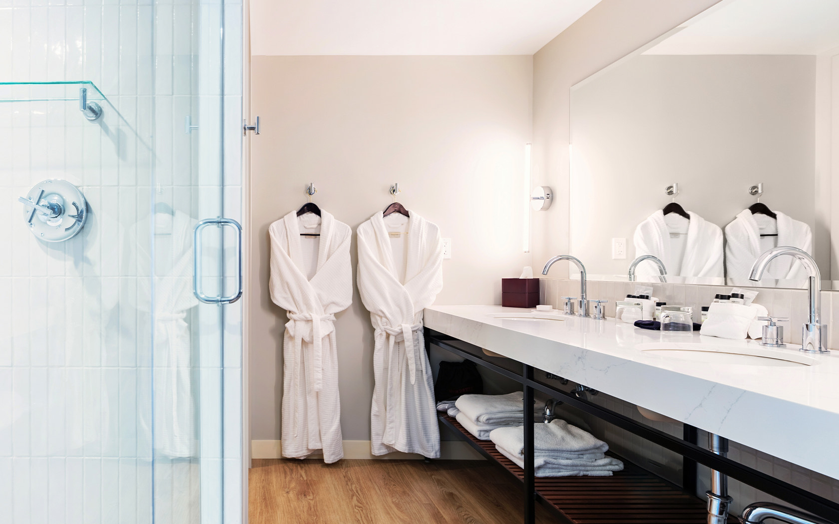 Hotel Rooms Traverse City | Delamar Traverse City