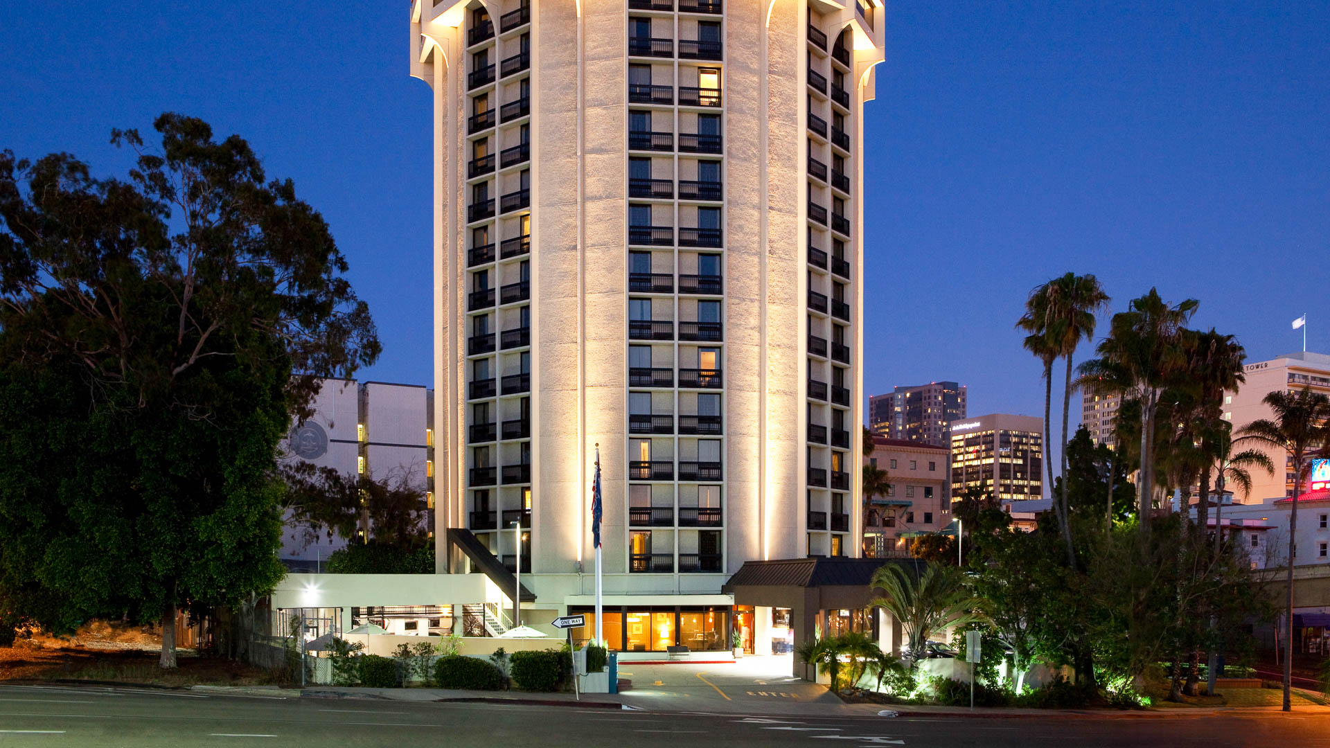 The DEXTRO, Little Italy, BW Premiere Collection | Official Site