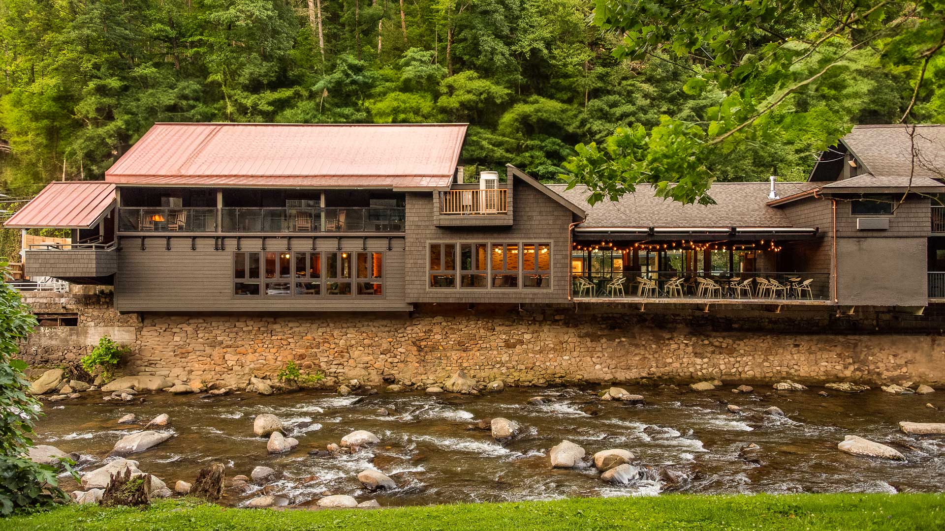 Historic Rocky Waters Inn | Official Site