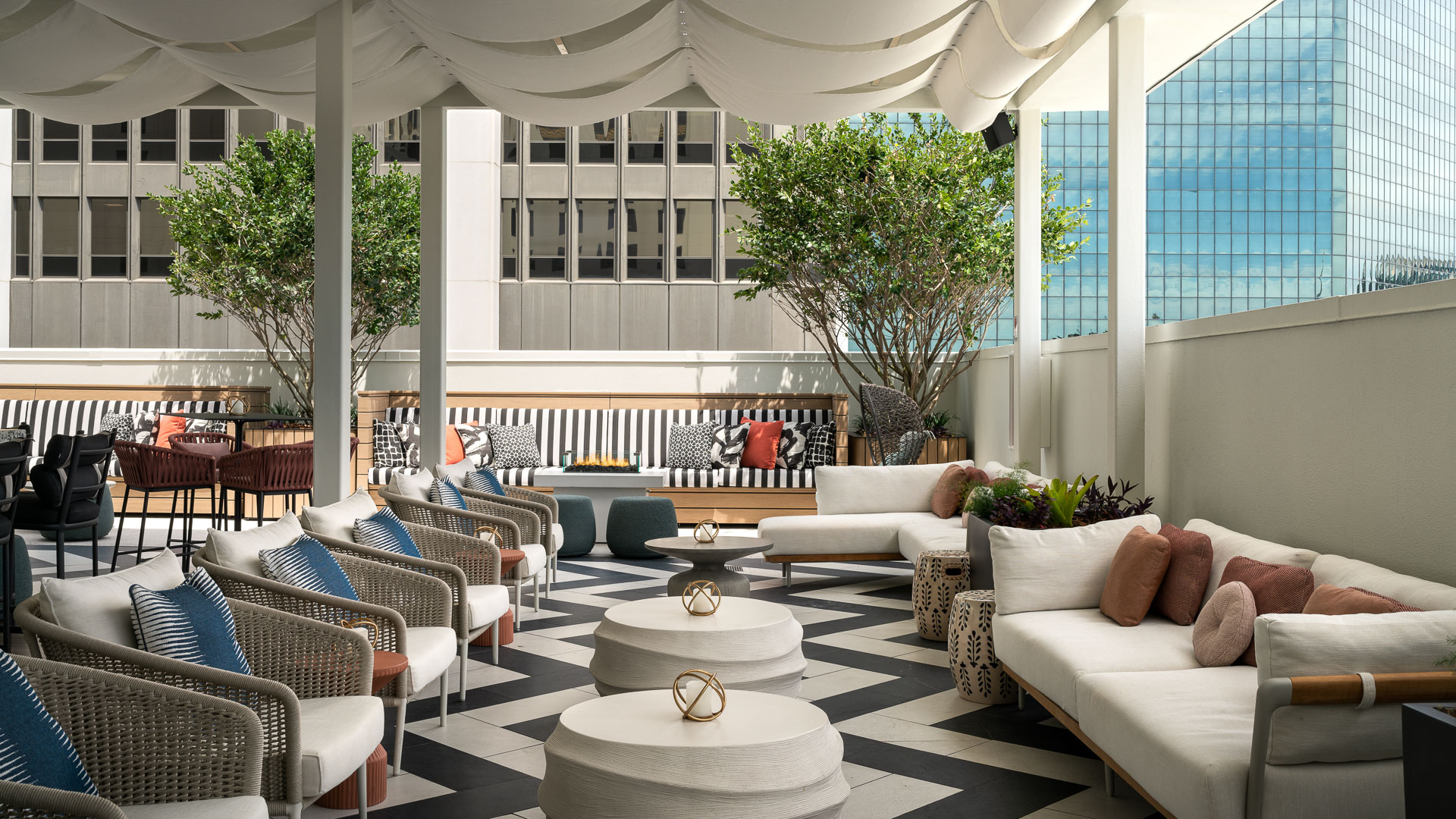 Altira Pool + Lounge | Rooftop Restaurant In Orlando