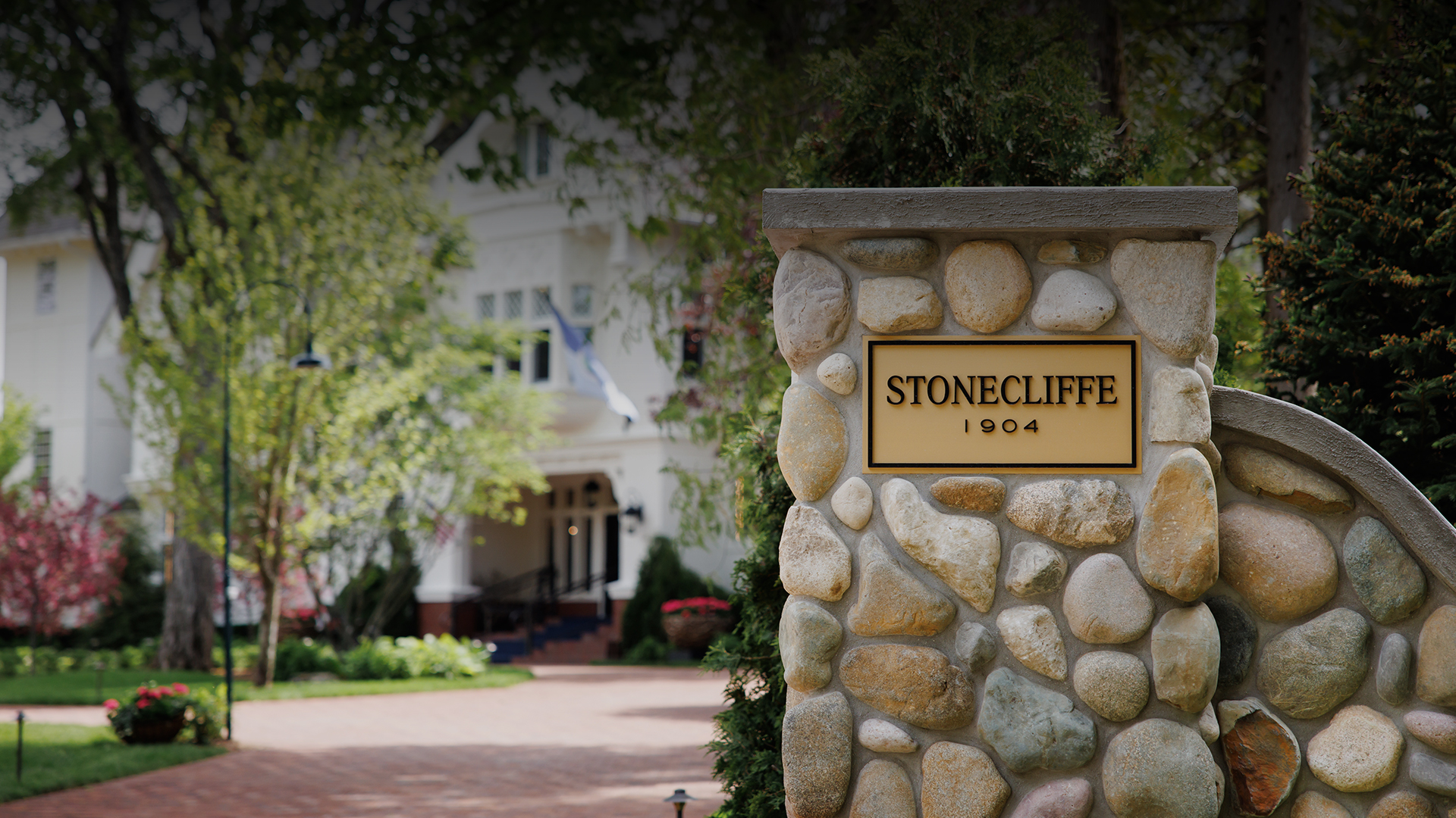 The Inn at Stonecliffe | Official Site