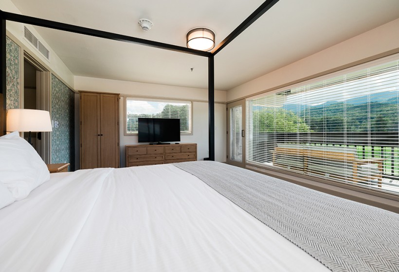 Hotel Rooms In Waynesville NC | Stay | The Waynesville Inn and Golf